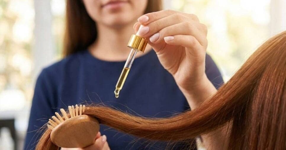 Óleo natural alisa o cabelo das pontas a raiz sem química